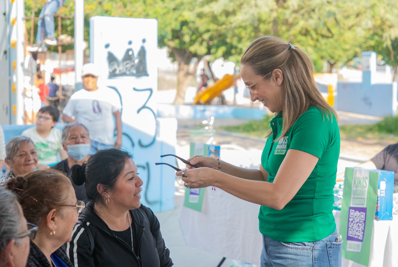 Cierra Virginia Magaña el año llevando salud visual a 20 municipios de ...